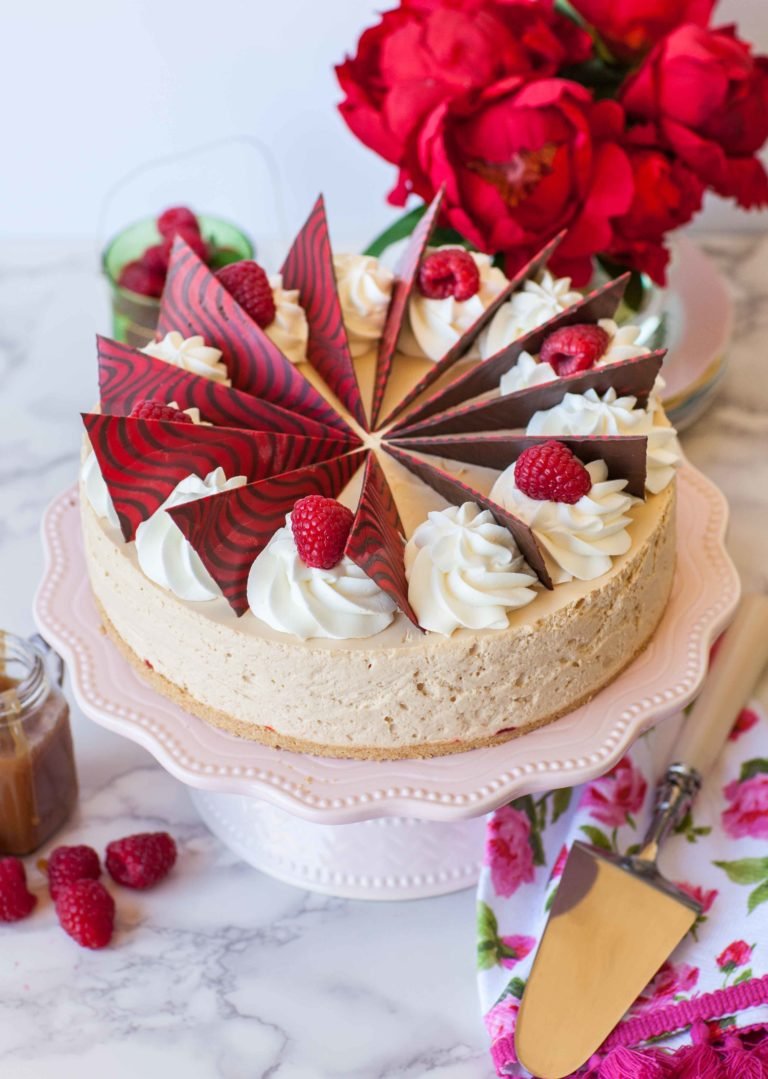 Best Popular Decorations On Cakes - CakenGifts.in