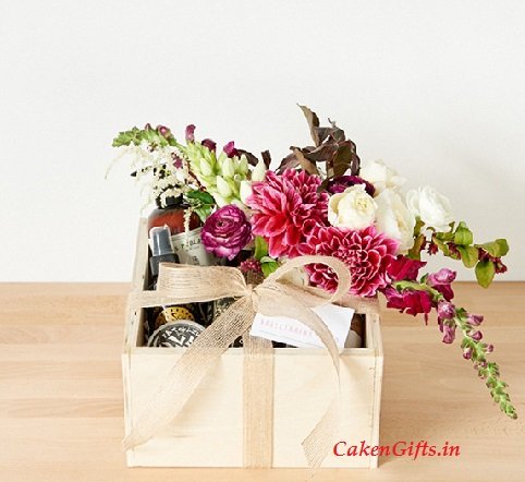 Cosmetic-hamper - CakenGifts.in