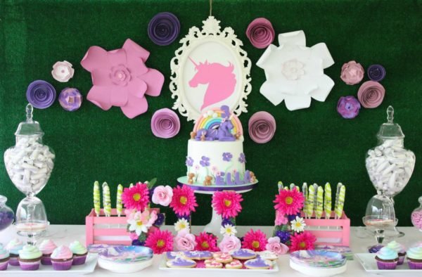 themed-based-cake-for-daughter - CakenGifts.in
