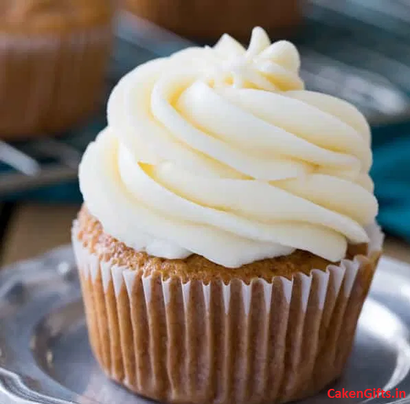 Know The Top 5 Things To Garnish Your Cake! - CakenGifts.in